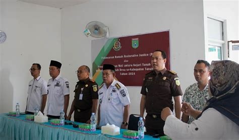 Penandatangan MoU Kejari Bersama Pemerintah Desa Di Kecamatan Kusan