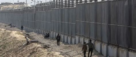 مصر تنفي بناء جدار يفصل غزة والخلافات بشأن معبر رفح تتفاق السياسة