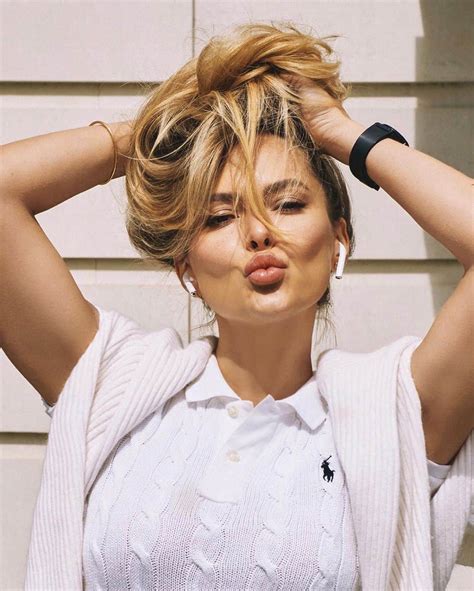 ヴィクトリア・ツラノーヴァさんのインスタグラム写真 ヴィクトリア・ツラノーヴァinstagram 「Конкуренция между женщинами Самая