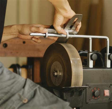 The Beginners Guide To Using A Router In Woodworking Rob Louis