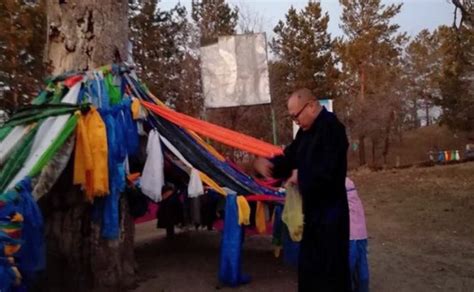 Т Дэлгэрмөрөн ЭЭЖ модонд хүслээ шивнэв