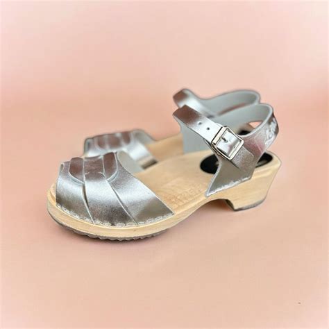 Lotta From Stockholm Womens Low Heel Peep Toe Wooden Clogs In Silver