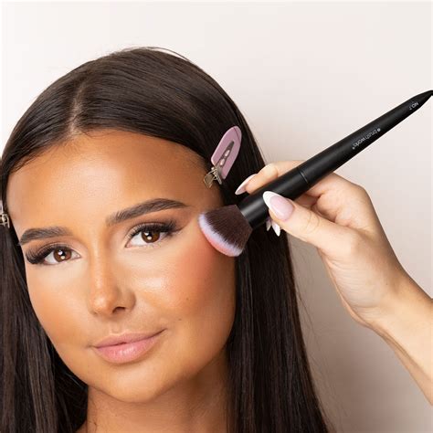 How To Clean Makeup Brushes Quick And Easy Techniques
