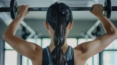 Biceps Workout Pull Up Oleh Seorang Wanita Cina Tarik Ke Atas Bisep