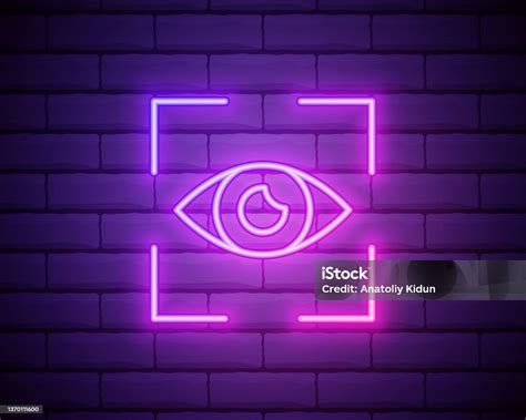 벽돌 벽 배경에 고립 된 빛나는 네온 라인 눈 스캔 아이콘 눈을 스캔합니다 보안 검사 기호입니다 사이버 아이 사인 벡터 일러스트레이션 로고에 대한 스톡 벡터 아트 및 기타