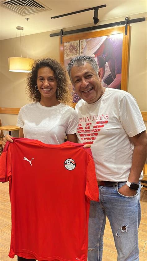 منتخب مصر للكرة النسائية يضم جناح برشلونة الإسباني