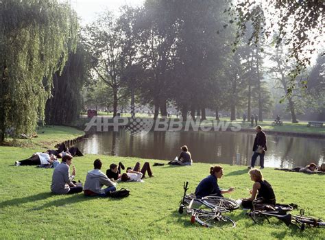 市民公園内でのセックス黙認へ アムステルダム 写真2枚 国際ニュース：afpbb News