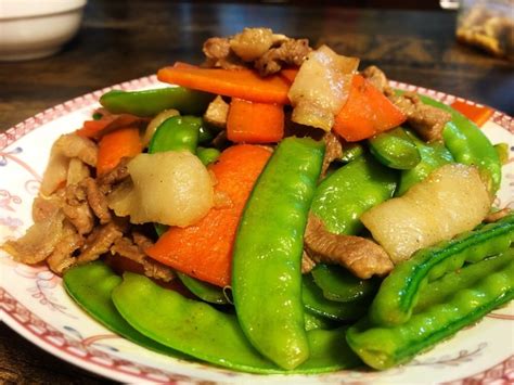 【胡萝卜荷兰豆炒肉的做法步骤图，怎么做好吃】joanna美食小厨房下厨房
