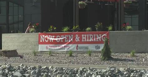 Illinois Minimum Wage Increases To 14 Per Hour Cbs Chicago