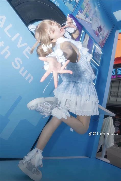 80 Idol Poses And Poses Ideas To Save Today Figure Poses Pose