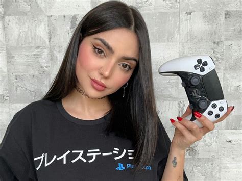 Nyvi Estephan Renova Com Playstation E Celebra “trabalho Impecável”
