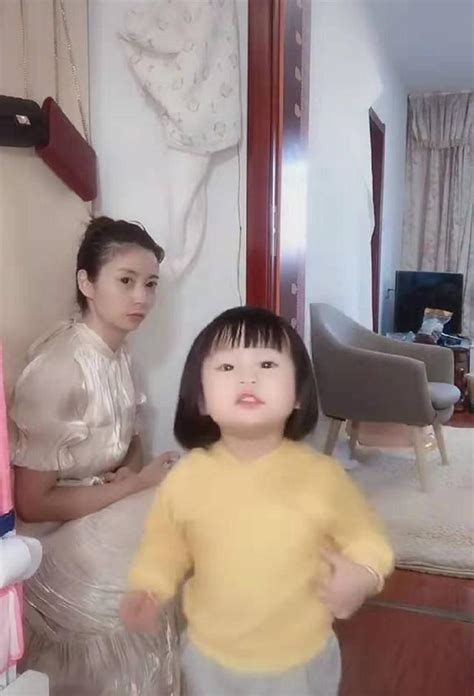 媽媽為了偷吃零食不被女兒發現，想出辦法笑翻網友：與娃鬥智鬥勇 每日頭條