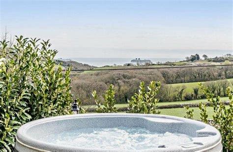 Cottages And Lodges With Hot Tubs Hot Tub Breaks And Holidays