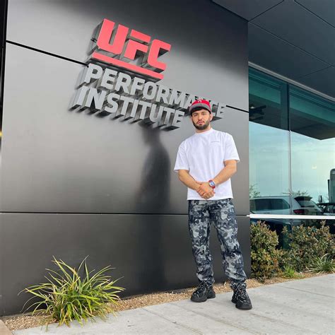 Download Arman Tsarukyan At Ufc Performance Institute Wallpaper