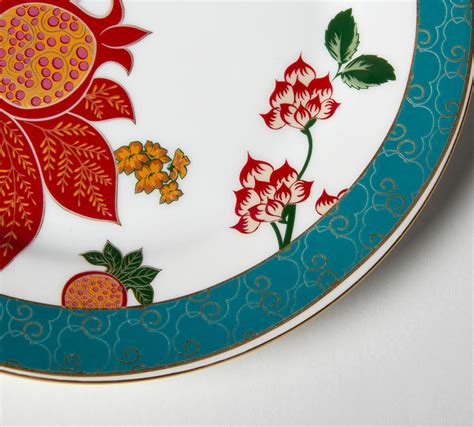 Stylish And Functional Modern Quarter Plates To Enrich Your Dining