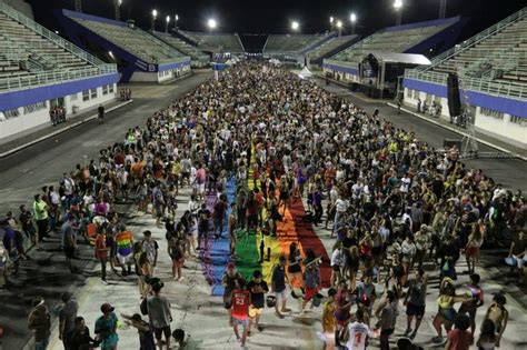 18ª edição da Parada do Orgulho LGBT reúne público no Sambódromo de Manaus