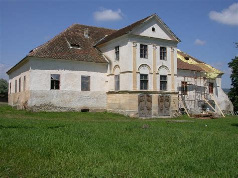Castelul Apor Din Abuș Descoperă Istoria Mureșului