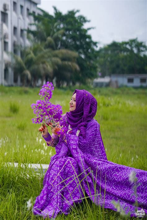 কাজীর এই শাড়ির রঙে জারুল মিশেছে নাকি নাকি জারুলই রঙ চুরি করেছে💜 Facebook