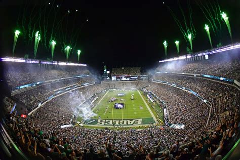 Falcons Vs Eagles Eagles Fans Boo Defending Super Bowl Champs At
