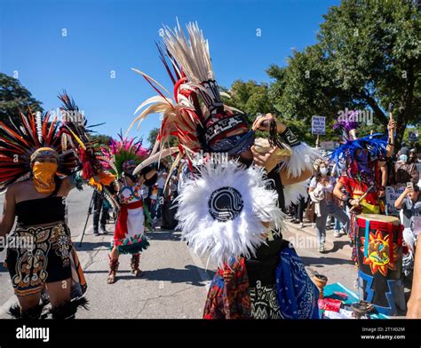 Austin Texas Usa October 15 2023 Azteca Dancers From Danza Ollinyollotl An Indigenous