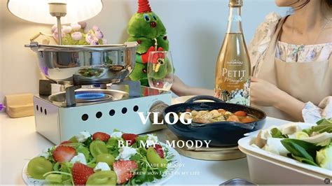Vlog새우감바스와 리스샐러드 만들어 크리스마스 파티하는 자취일상🎄연말 분위기 잔뜩 느끼고 쇼핑하는 일상브이로그🥳 에그크래미 샌드위치 베이컨볶음밥 돈까스김치나베 샤브