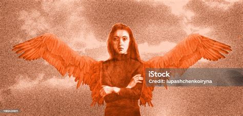 패셔너블한 일러스트는 현대 미술 초현실주의 의 작품 내 원래 드로잉 연필 세피아 수평 풍경 하늘 그림 날개를 가진 천사의 형태로 비행의 상징으로 개념 기호에 대한 스톡 벡터