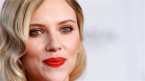 産後も体型維持！女優スカーレット・ヨハンソン、加齢変化で高強度の筋トレから切り替えた先は？ ヨガジャーナルオンライン