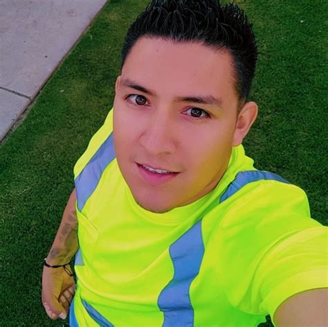 Descuidaste A La Reyna Por Querer El Trono Mientras Tu La Pisoteas