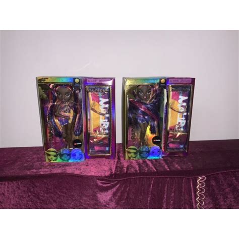 กล่อง ไม่สวย Rainbow High Pacific Coast Phaedra Westward Doll
