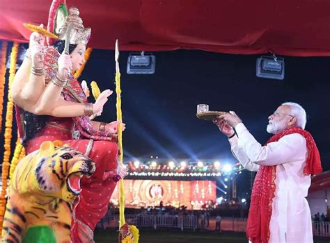 Pm Modi To Join Kullu Dussehra Celebrations A Look At His Love For