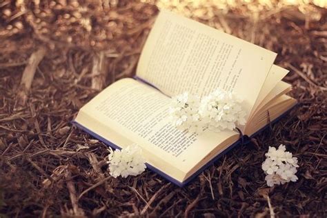 𝒫𝒾𝓃𝓉𝑒𝓇𝑒𝓈𝓉 ℰ𝓃𝒸𝒽𝒶𝓃𝓉𝑒𝒹ℐ𝓃𝒫𝒾𝓃𝓀 Book flowers I love books Book worms