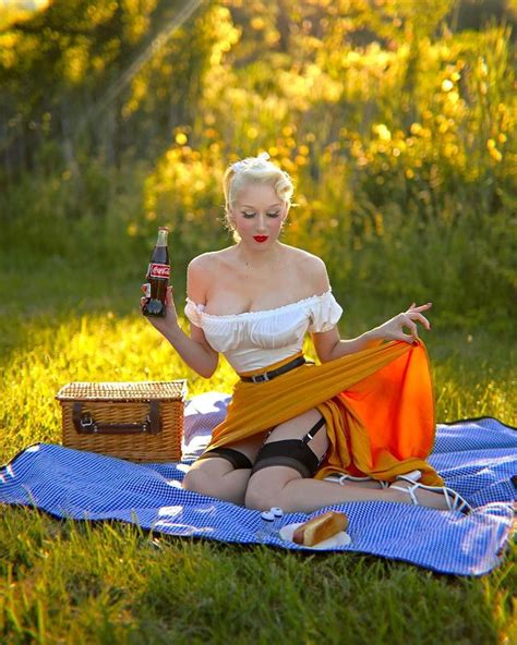 Rachel Ann Jensen Scrolller