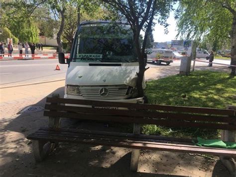 Автобус с пътници катастрофира в Кърджали Снимки обновена