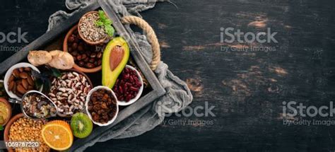 다양 한 Superfoods입니다 에 나무 상자 최고의 볼 수 있습니다 무료 사본 공간입니다 0명에 대한 스톡 사진 및 기타 이미지 Istock