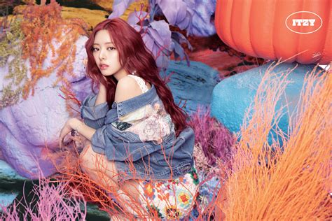 Yuna Itzy K Pop Wiki Fandom