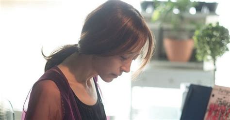 역경의 열매 서정희 15 말수 없던 어린 시절 집에서 인형 옷 만드는 재미에 쏙
