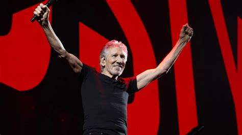 Pink Floyds Roger Waters Declared Persona Non Grata In Poland Euronews