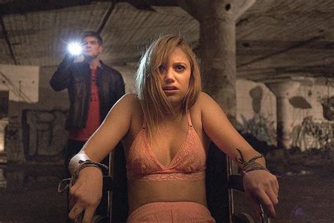 イット・フォローズ 作品情報・キャスト・あらすじ・動画 映画com
