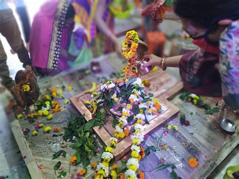 महाशिवरात्रि पर शहर के सभी शिवालयों मे उमड़ी शिव भक्तों की भीड़