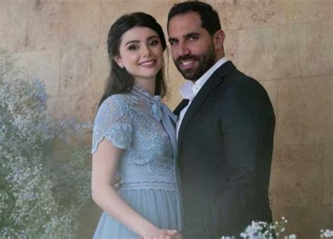 عاصي الحلاني ونجله الوليد يحملان العروس ماريتا في حفل خطوبتها فيديو