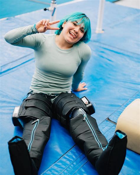 Barbie crea muñeca de la gimnasta mexicana Alexa Moreno