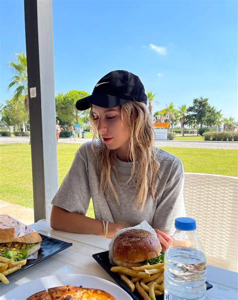 Nastya Gallery On Twitter Eat Time 🍔🍟🤭