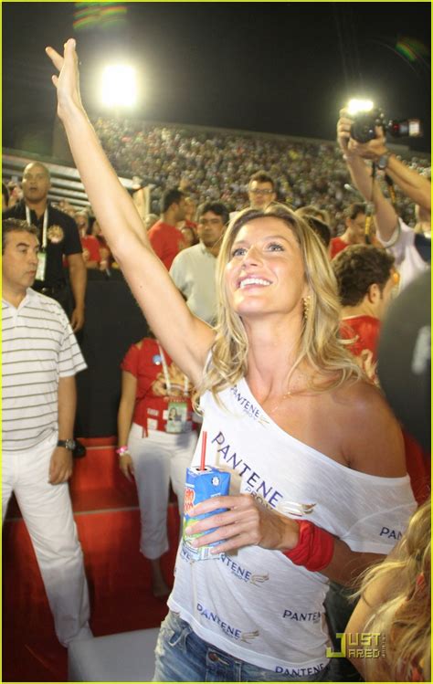 Gisele Bundchen And Tom Brady Carnival Kiss Photo 2525663 Gisele