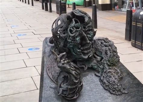 10 Creepy Statues That Will Scare The Pants Off You