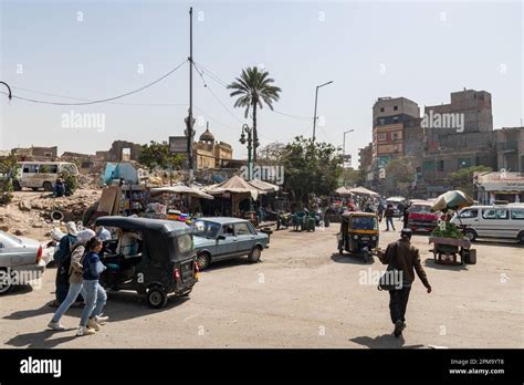 People And Cars Crossing A Busy Road In Cairo Egypt Stock Photo Alamy