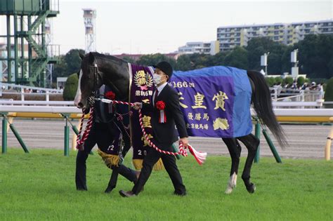 シルク・ホースクラブ（公式） On Twitter 【今日の1枚】東京競馬場 上がり3ハロン327秒の豪脚で逃げたパンサラッサを捕らえ