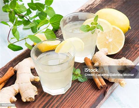 Minuman Jahe Dan Lemon Foto Stok Unduh Gambar Sekarang 2015 Akar