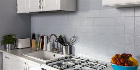 Odnów płytki w kuchni i łazience z farbą Tikkurila ściany i podłogi Tikkurila Kuchenny