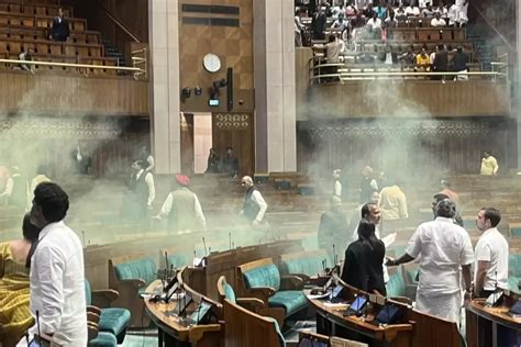 Parliament Security Breach संसद में खुद को आग लगाने की तैयारी में था