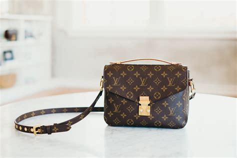 Pre Loved Louis Vuitton Pochette Metis Literacy Basics